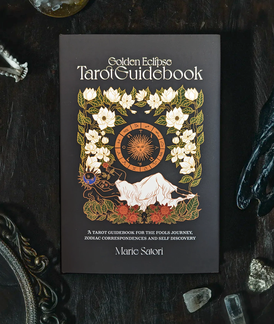 [Linen Wrap Hardcover] Golden Eclipse Tarot Guidebook